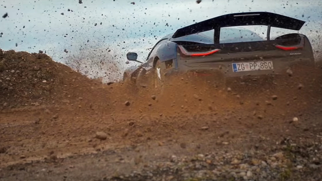 2千匹的Hypercar怎麼開最嗨？ Ramic Nevera撞毀前的華麗冒險 | 地球黃金線