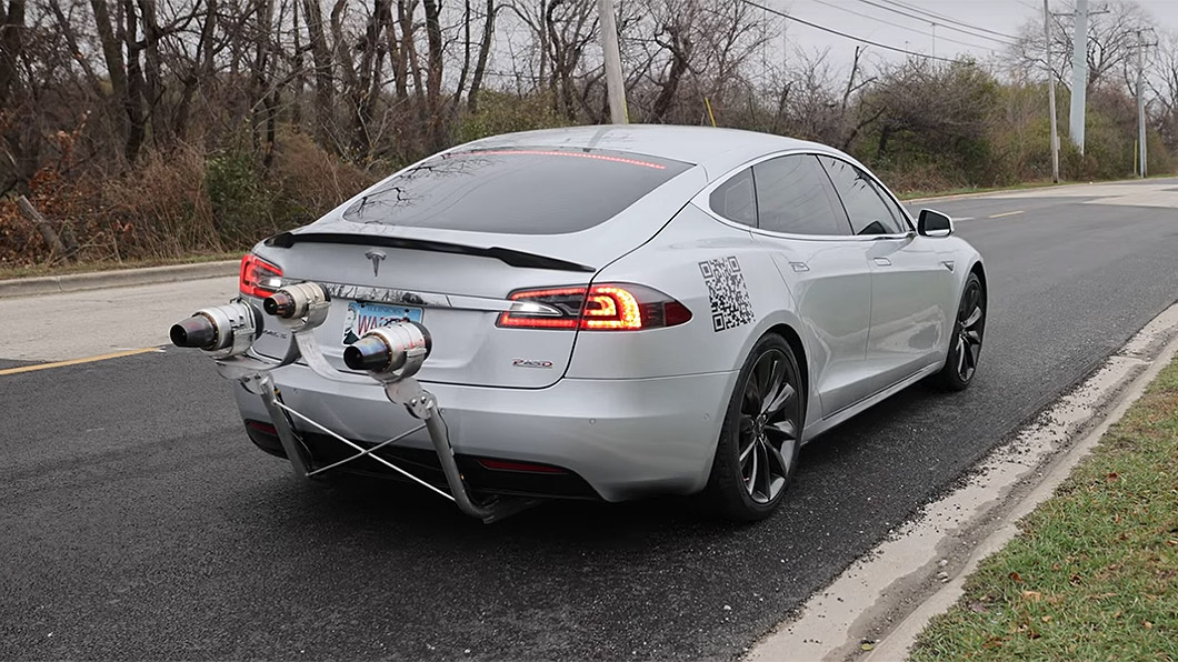 如何讓Tesla Model S加速更快？ 裝上3顆噴射引擎就搞定！ | 地球黃金線