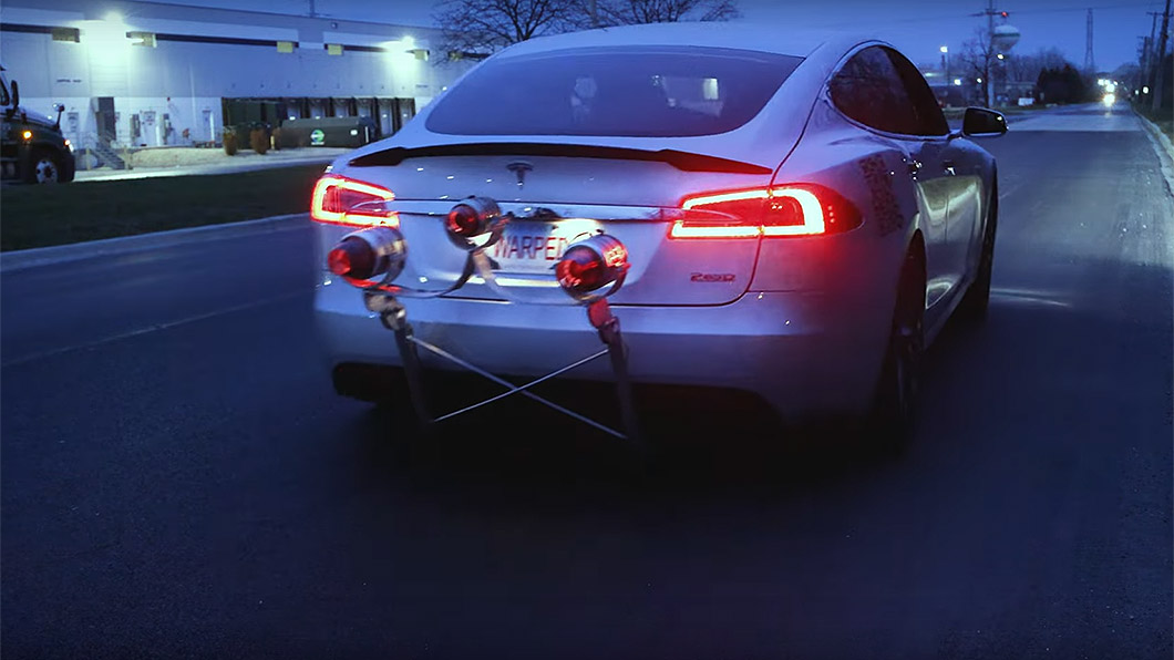 如何讓Tesla Model S加速更快？ 裝上3顆噴射引擎就搞定！ | 地球黃金線