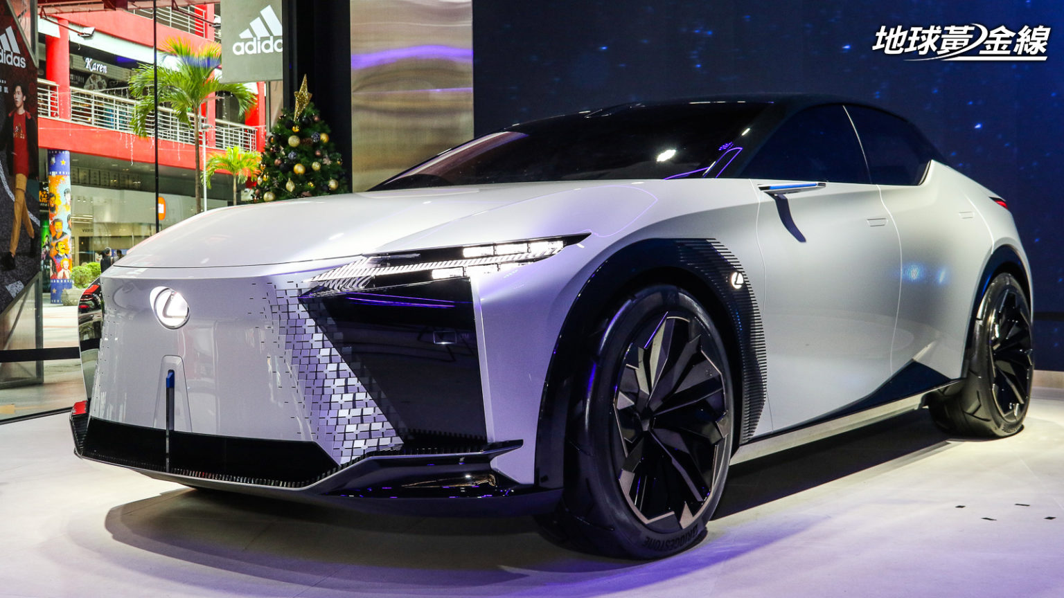 LF-Z Electrified實車近距離搶先看 窺探Lexus純電跑旅RZ設計模樣 | 地球黃金線