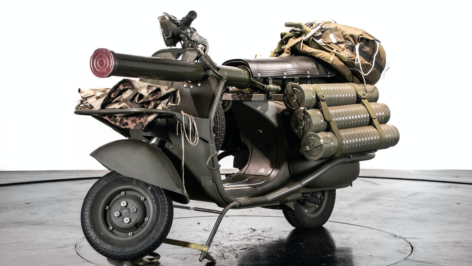 世界最強火力Vespa出售中 騎它上路保證沒有行車糾紛 | 地球黃金線