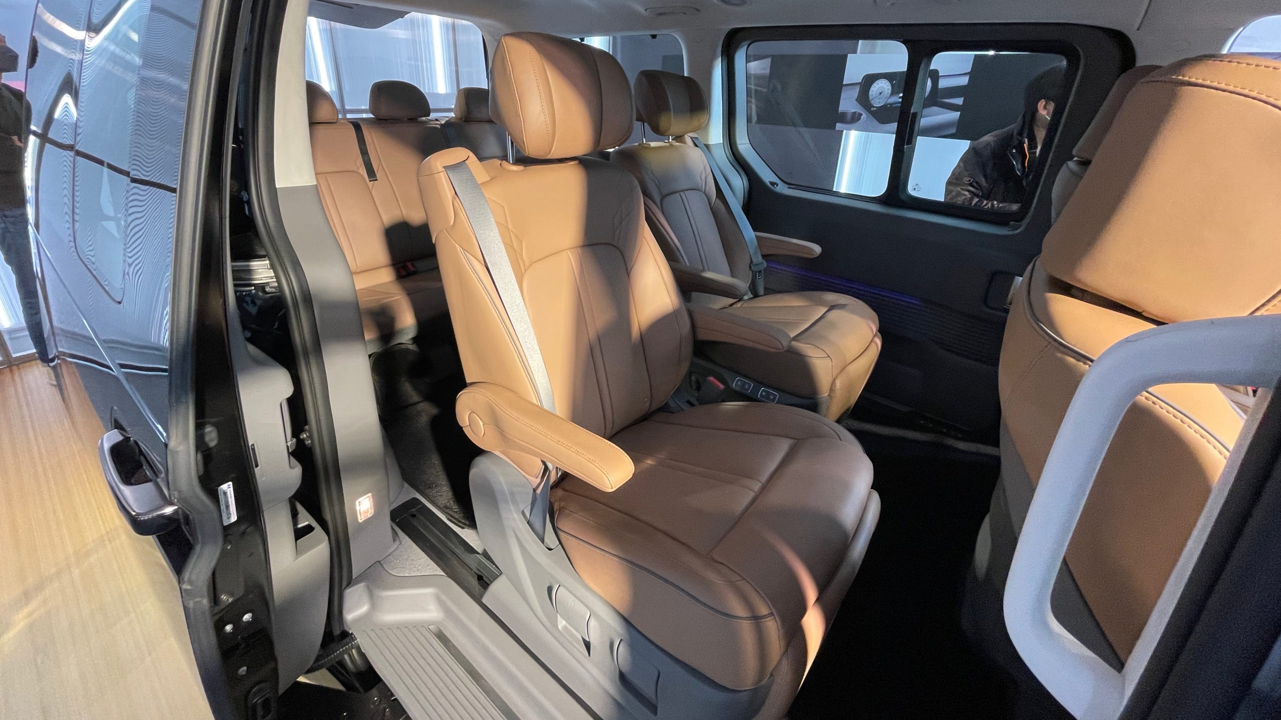 科幻MPV Hyundai Staria台灣亮相 預售價150萬起！五月開始交車 | 地球黃金線