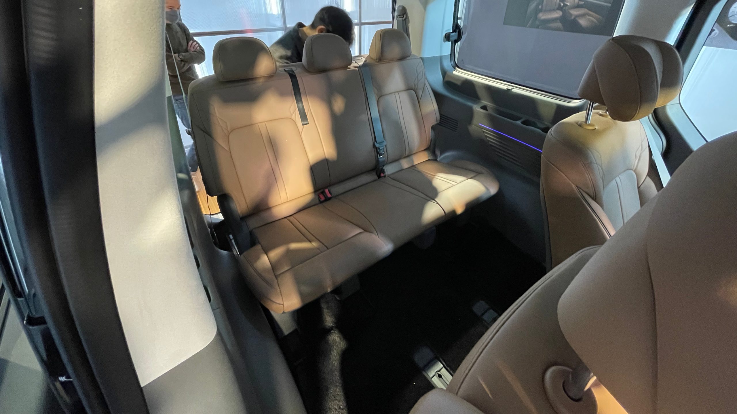 科幻MPV Hyundai Staria台灣亮相 預售價150萬起！五月開始交車 | 地球黃金線