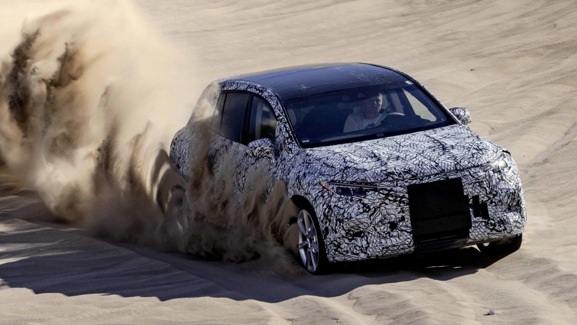 超大螢幕不缺席EQS SUV內裝曝光 M-EQ重磅電動休旅4月19日首演現身 | 地球黃金線