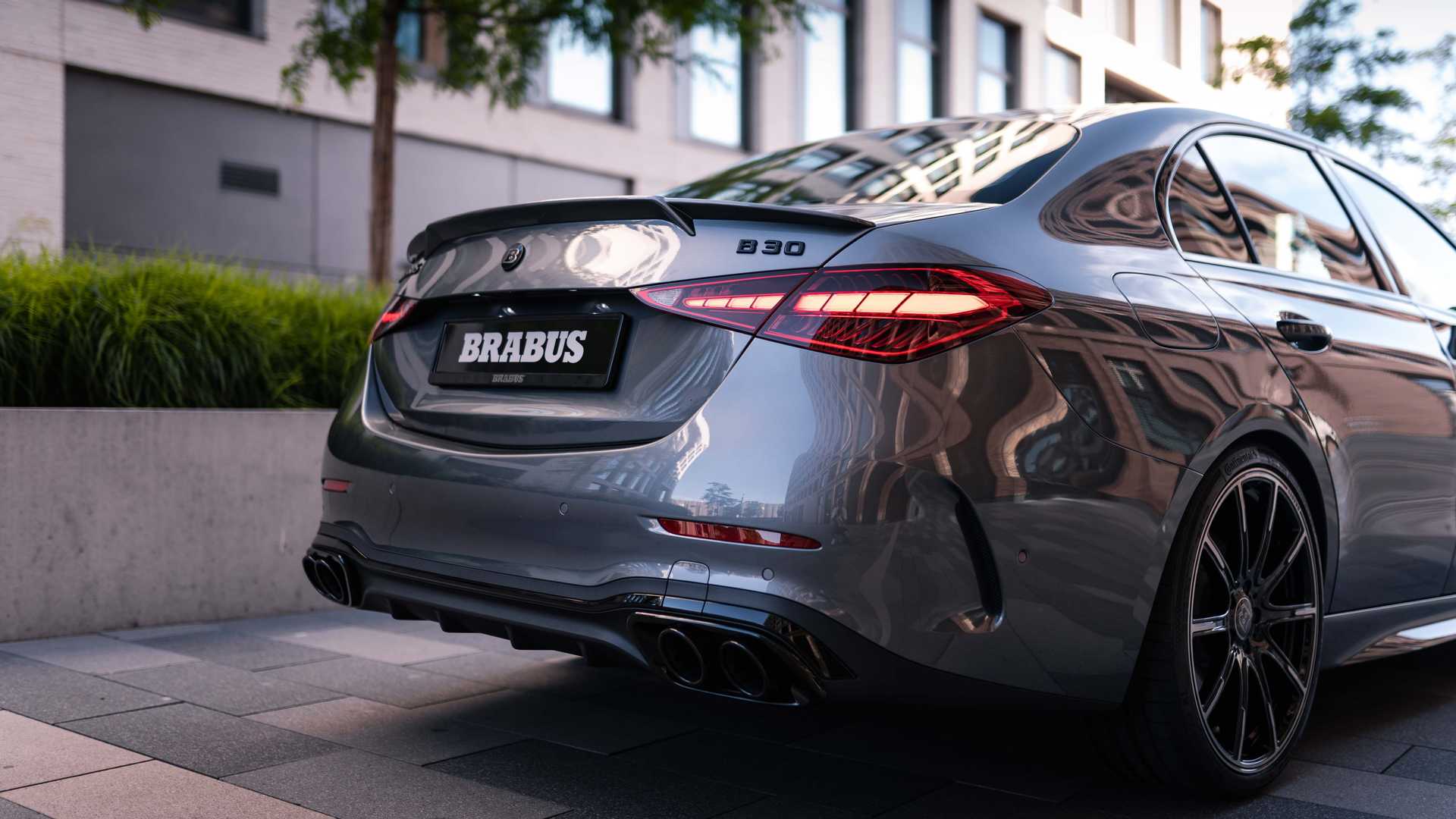 Brabus推出賓士C-Class改裝套件 C300升級後馬力上看300匹！ | 地球黃金線