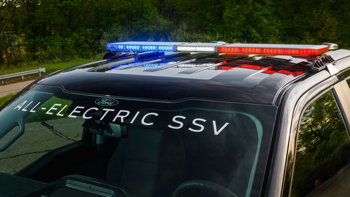 福特F-150 Lightning警車登場 580匹純電皮卡讓罪犯無所遁形！ | 地球黃金線