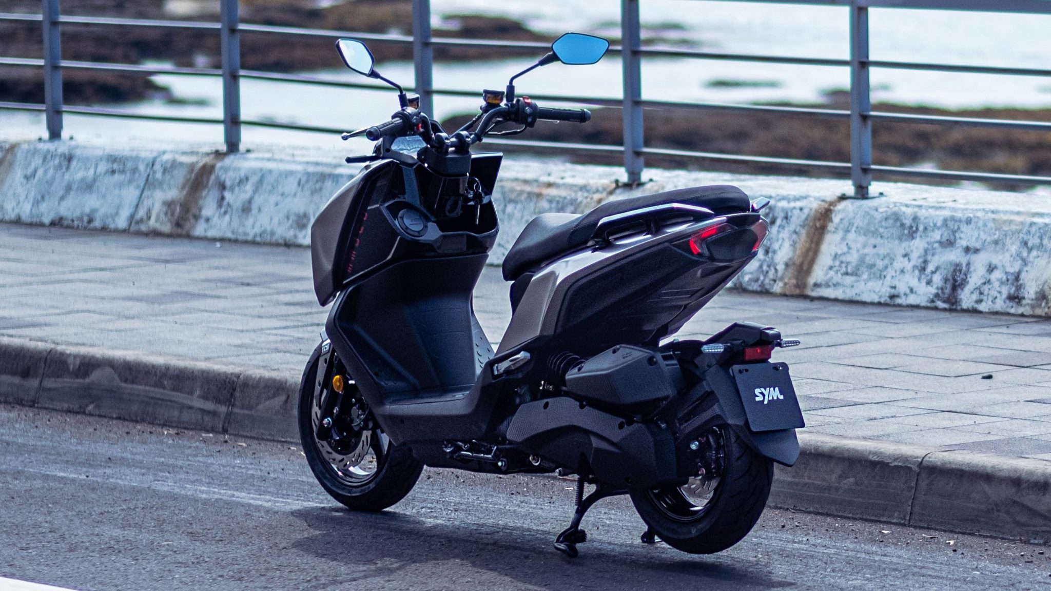 SYM三陽機車MMBCU新車售價11.3萬元 融入曼巴概念的全新世代白牌跑旅 | 地球黃金線