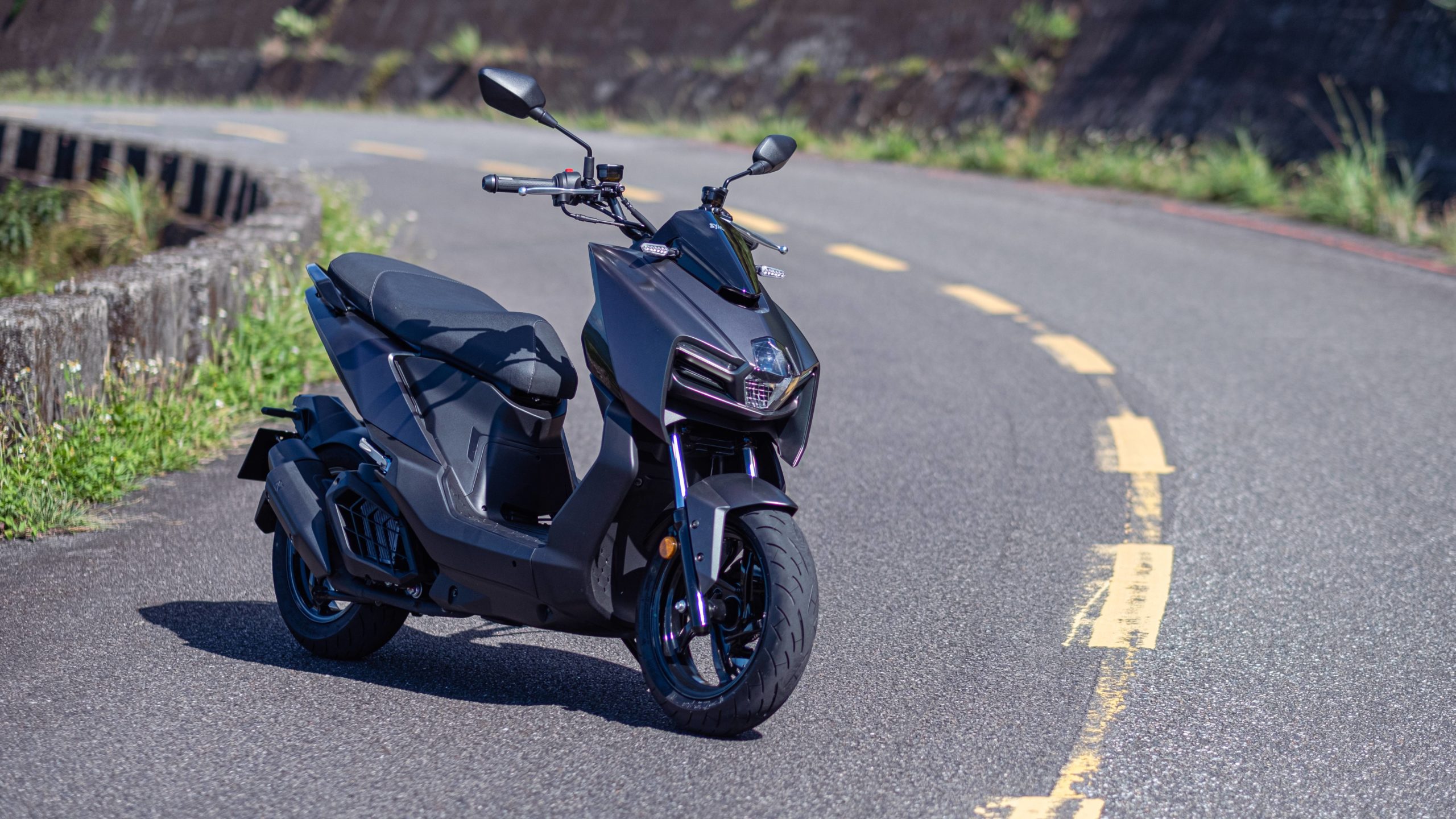 SYM三陽機車MMBCU新車售價11.3萬元 融入曼巴概念的全新世代白牌跑旅 | 地球黃金線