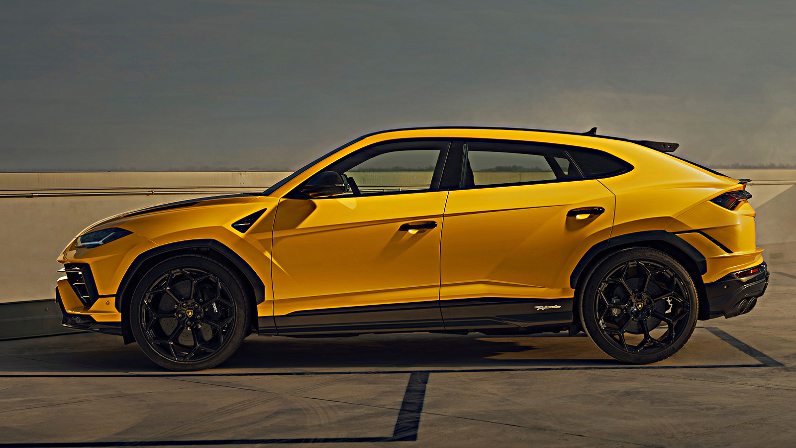 Urus Performante挾666匹馬力曝光 動力僅漲16匹就奪派克峰最速休旅頭銜 | 地球黃金線