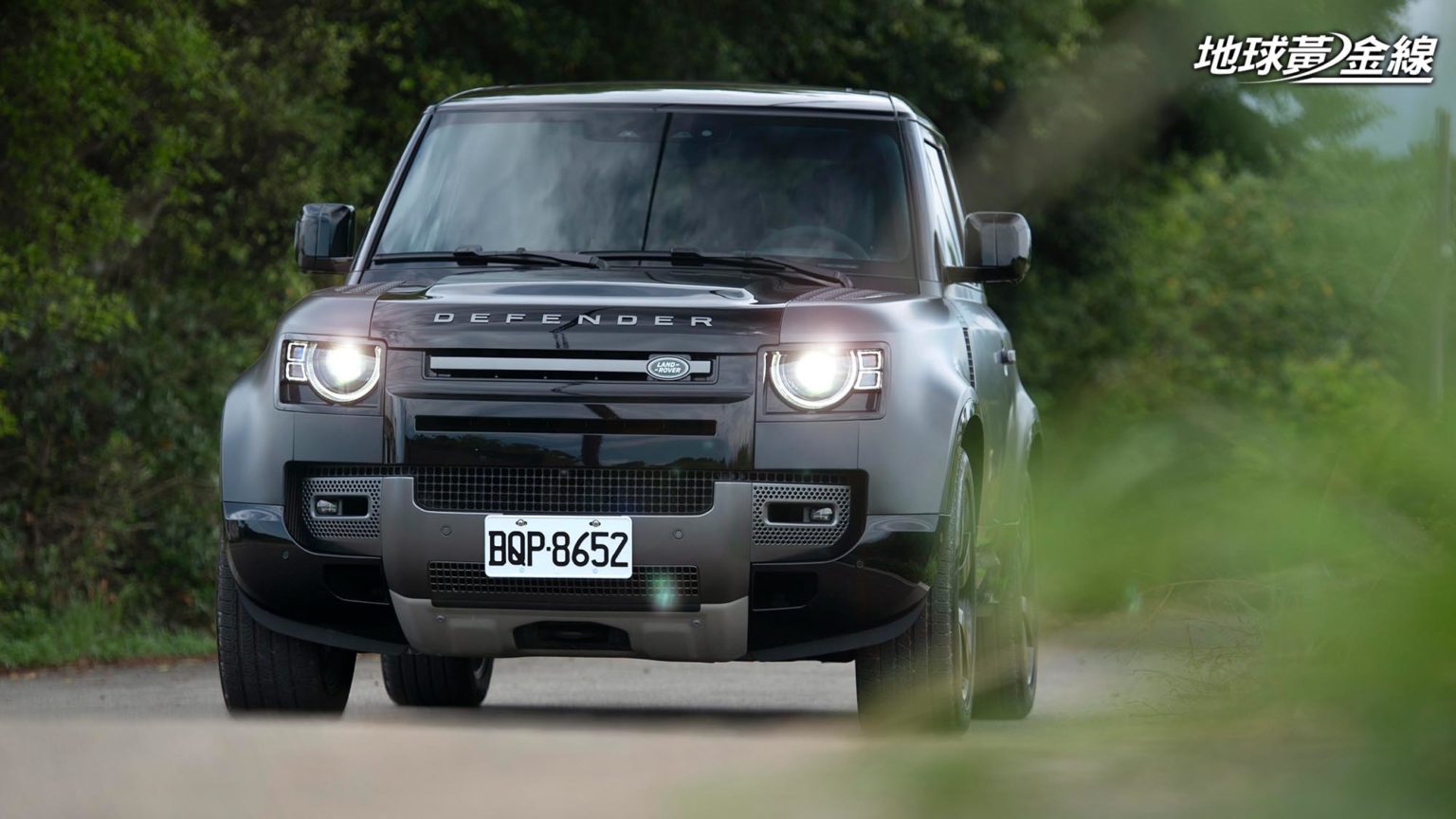 試駕／Defender 90 V8 Carpathian Edition 擁有525匹V8心臟的越野壞傢伙！ | 地球黃金線