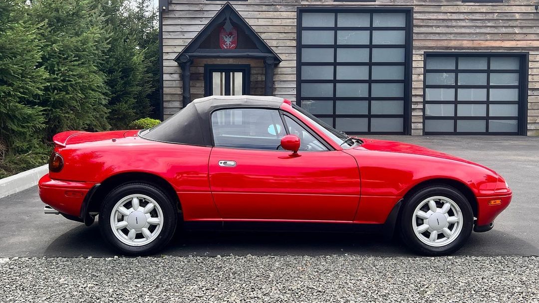 里程僅2,400公里的初代MX-5即將出售 近全新90經典車該賣多少錢？ | 地球黃金線