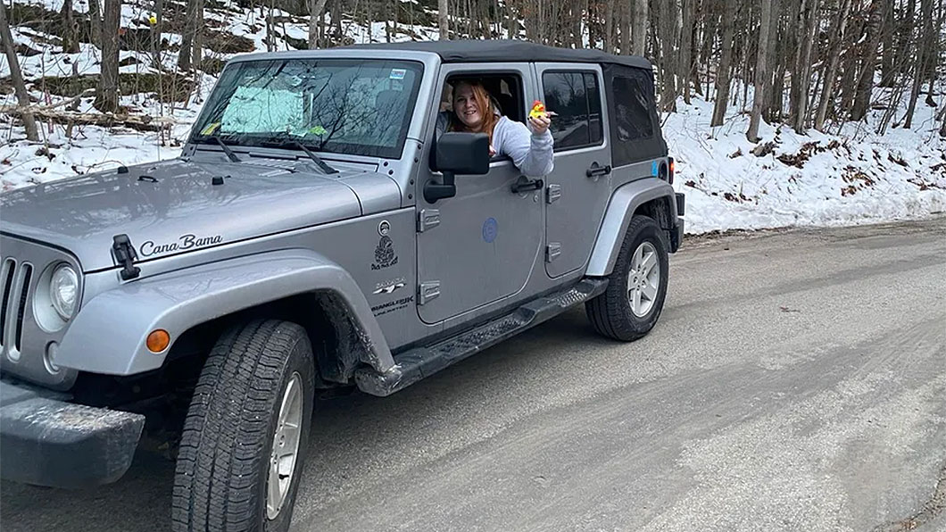 世界最大黃色小鴨現身北美車展 目的是呼喚Jeep車主前來朝聖？ | 地球黃金線