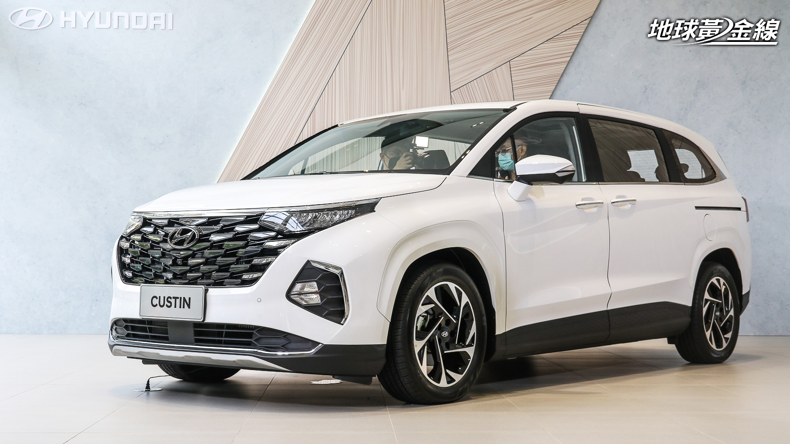 新年式Custin售價調漲3萬元，入門價回歸132.9萬頂規上看149.9萬 | 地球黃金線