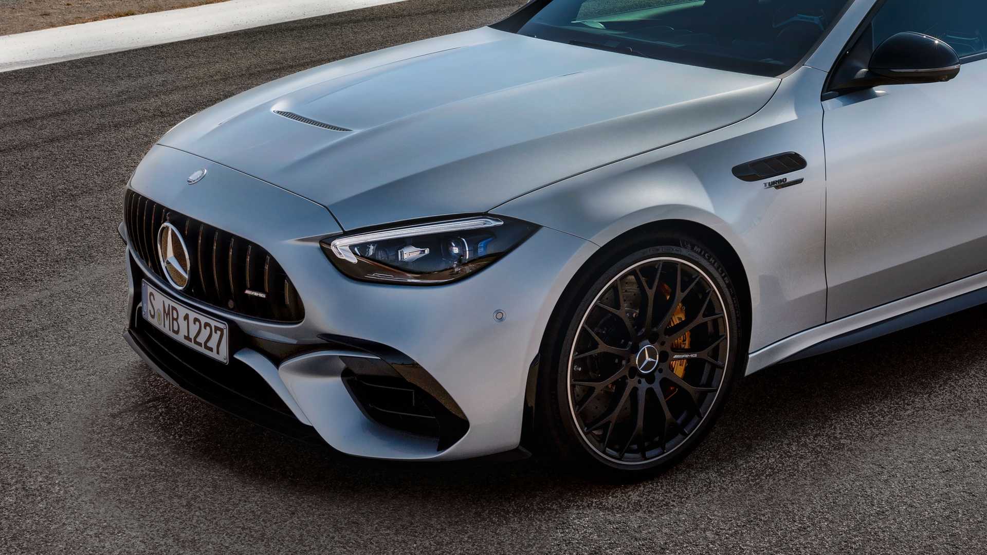 M-AMG C63 S E Performance正式發表 2.0升四缸油電渦輪引擎帶來671匹超猛動力 | 地球黃金線