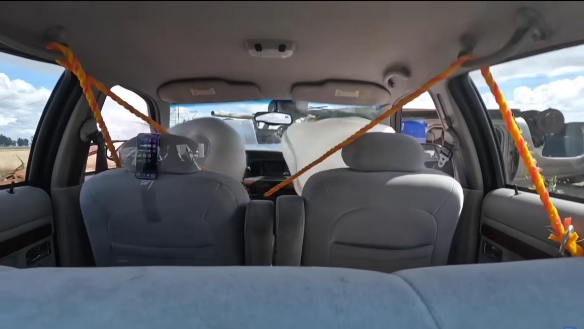 iPhone 14車禍偵測準不準？ 超狂Youtuber實車撞擊測給你看！ | 地球黃金線