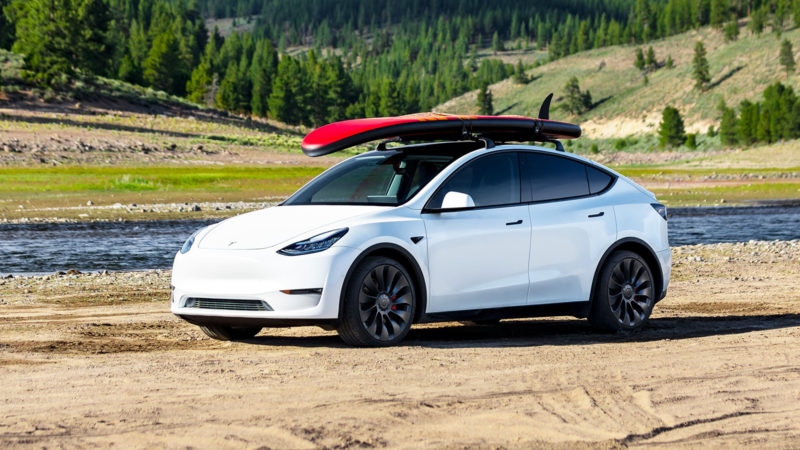Tesla Model Y台灣交期曝光! 首批車主將喜迎早鳥聖誕禮 地球黃金線