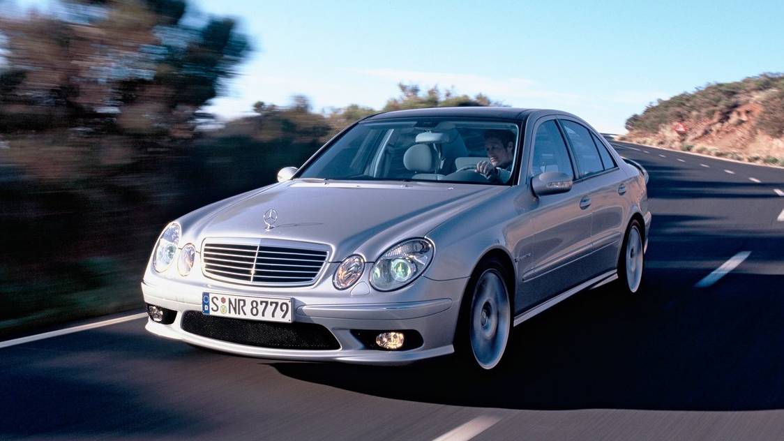 老公開賓士E55掛老婆C 240車牌躲稅金！ 警方開罰加要求補稅共16萬元 | 地球黃金線