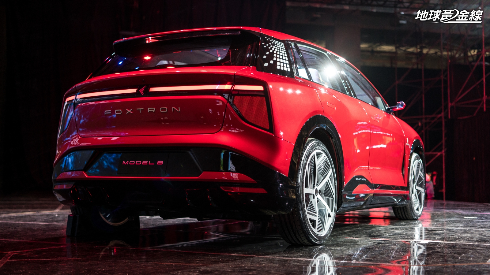 鴻海Model B時隔1年進化到哪？ 量產版與概念車完整差異分析！ | 地球黃金線