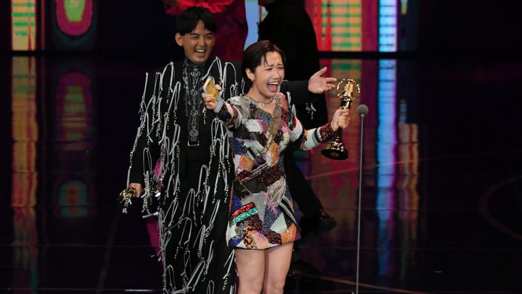 藝人Lulu終於敲響金鐘！ 平時代步小車透露少女性格 | 地球黃金線