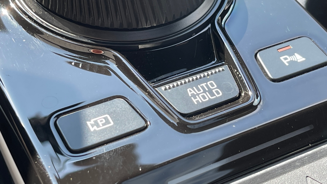 Auto Hold種類掀起論戰 網友：反觀「這功能」才不方便 | 地球黃金線