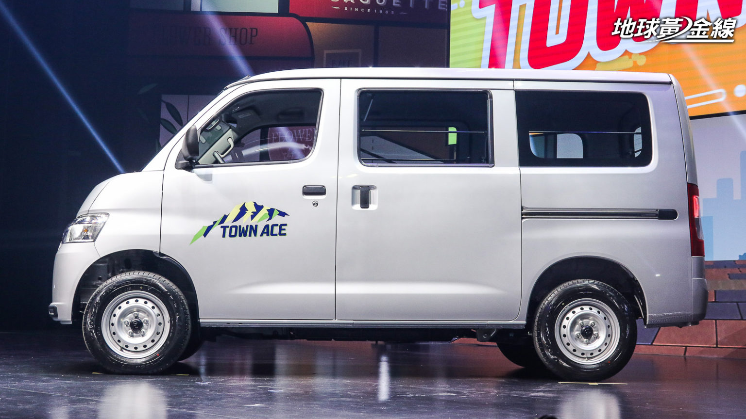 Town Ace廂型車預售兩月破5千張 53.9萬起較預售降價5至6千元上市預告追加雙色選配 | 地球黃金線