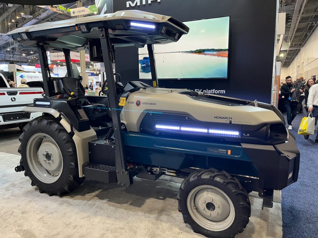 鴻海CES展示MIH生態系 斜背版Model C與電動皮卡連農用牽引機都有！ | 地球黃金線