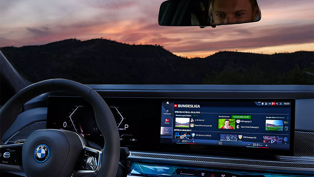 足球迷買BMW 7 Series有福！ iDrive將能線上收看德甲足球聯賽 | 地球黃金線