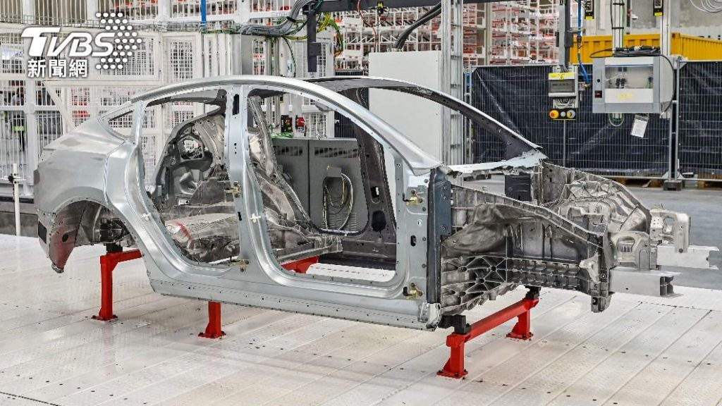 拆解特斯拉Model Y 豐田高層讚嘆：簡直像藝術品！ | 地球黃金線