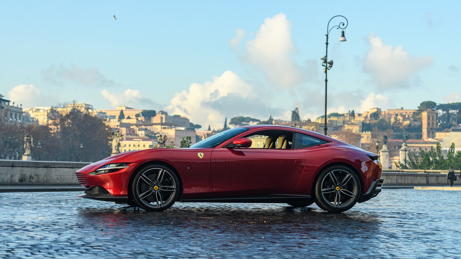 Ferrari釋出神秘方向盤預告下週推新車 疑似為Roma敞篷版暖身！ | 地球黃金線