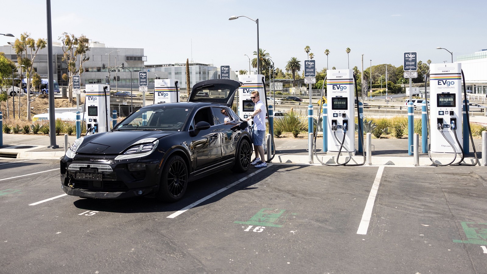 Macan EV最大馬力有望上看612匹 PPE技術平台加持25分鐘就能完成充電 | 地球黃金線