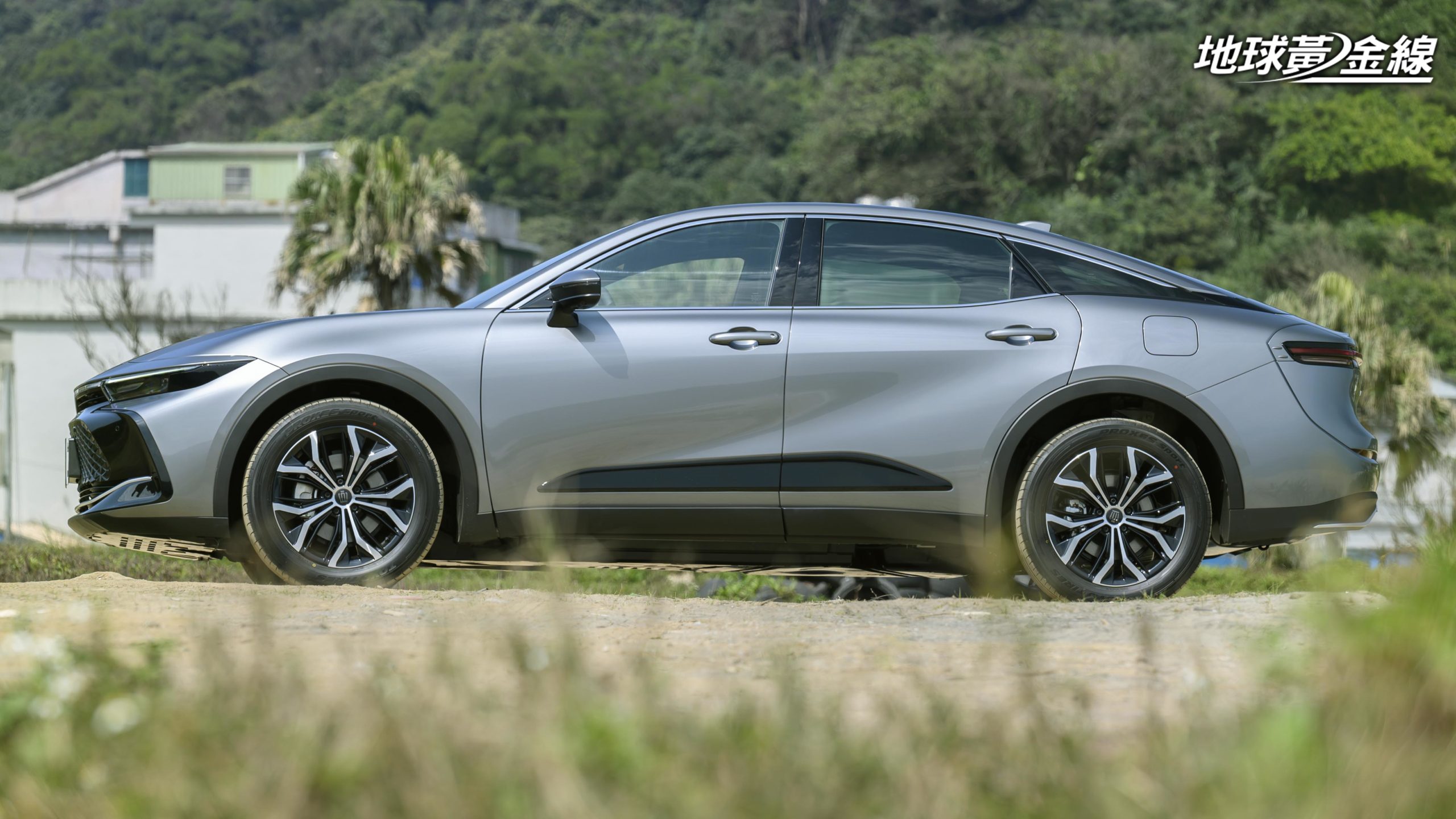 試駕／Toyota旗艦跨界Crown首度登陸臺灣 貴族版首發搶先試能扛皇冠招牌？ | 地球黃金線