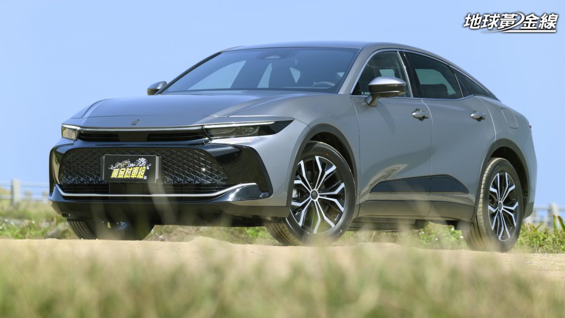 試駕／Crown皇家版才是真皇冠，2.4T動力入注豪華性能全面昇華 | 地球黃金線