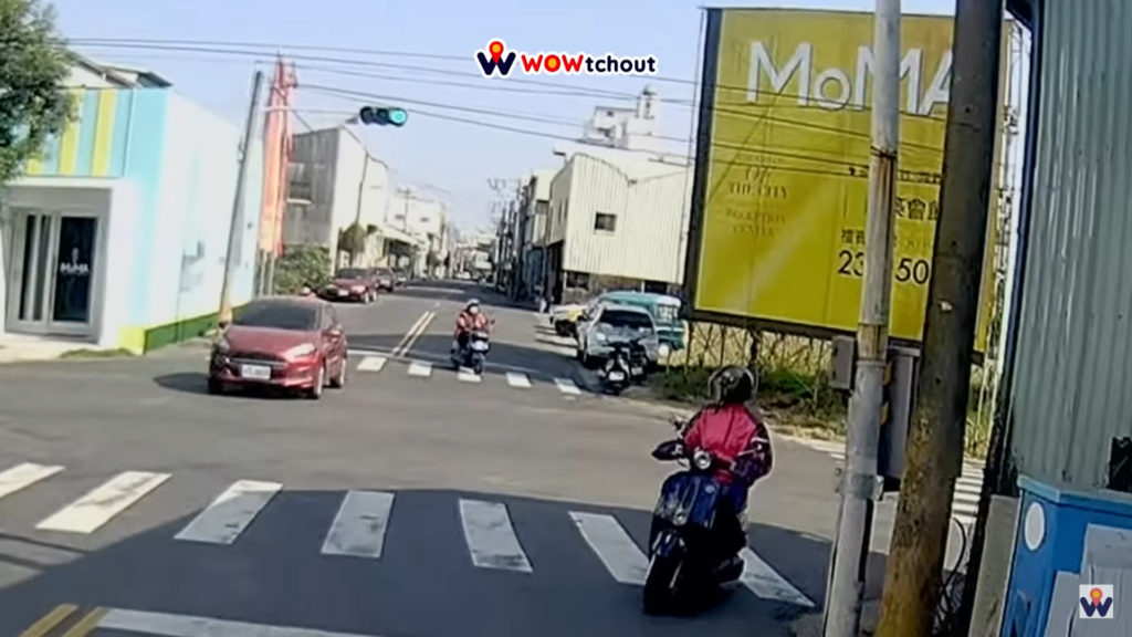 短短幾秒連續多項違規？ 網崩潰：遇「極致三寶」防衛駕駛照樣倒 | 地球黃金線