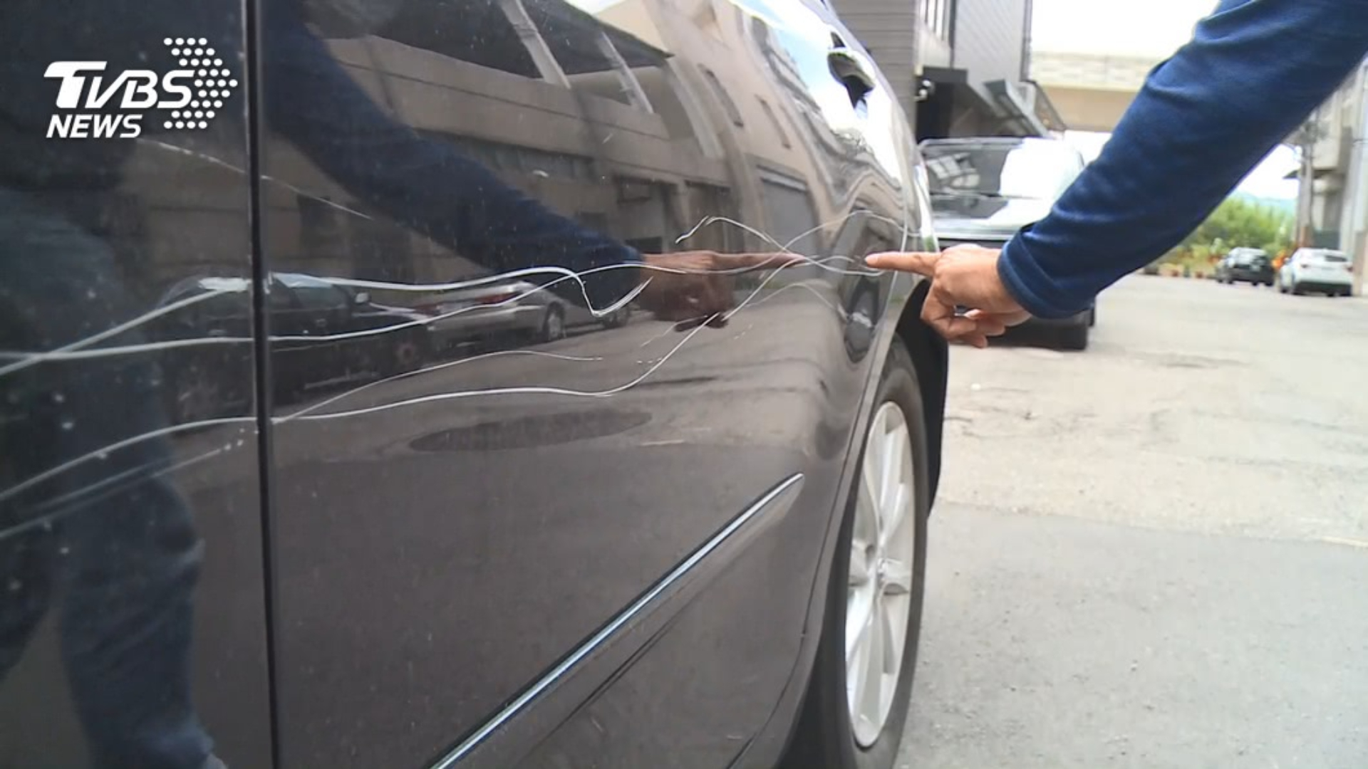 刮到違停車輛可以不用賠嗎？ 老司機「1關鍵」分析利害關係！ | 地球黃金線