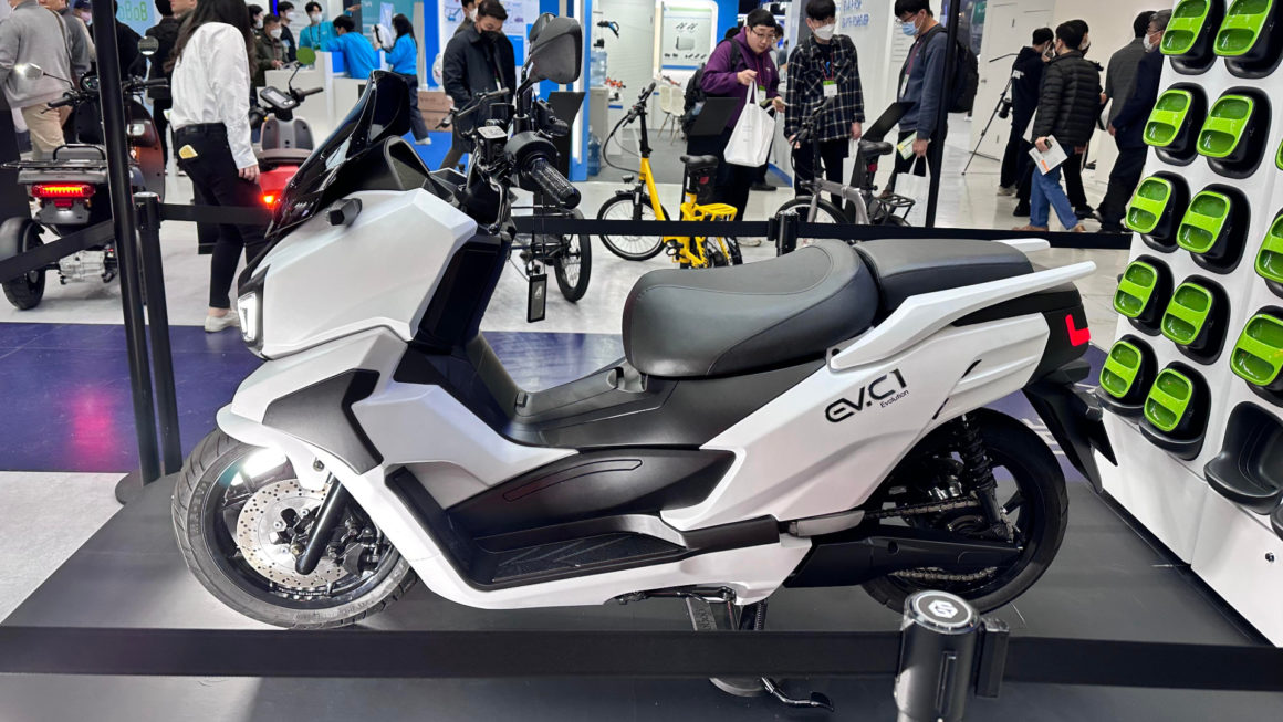 Gogoro全新電動跑旅於韓國亮相！ EV-C1將成為PBGN聯盟首部電動大羊？ | 地球黃金線