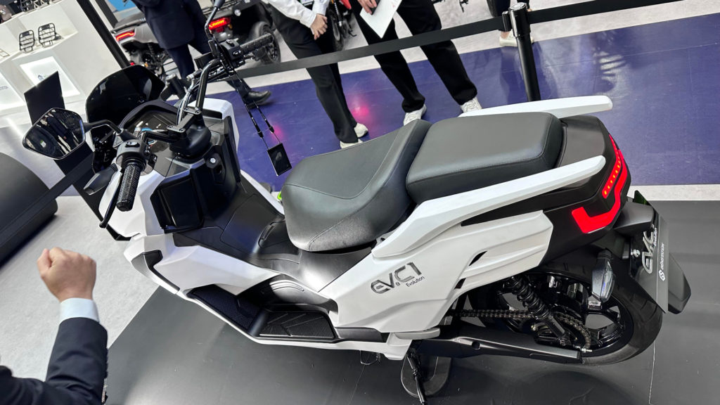 Gogoro全新電動跑旅於韓國亮相！ EV-C1將成為PBGN聯盟首部電動大羊？ | 地球黃金線