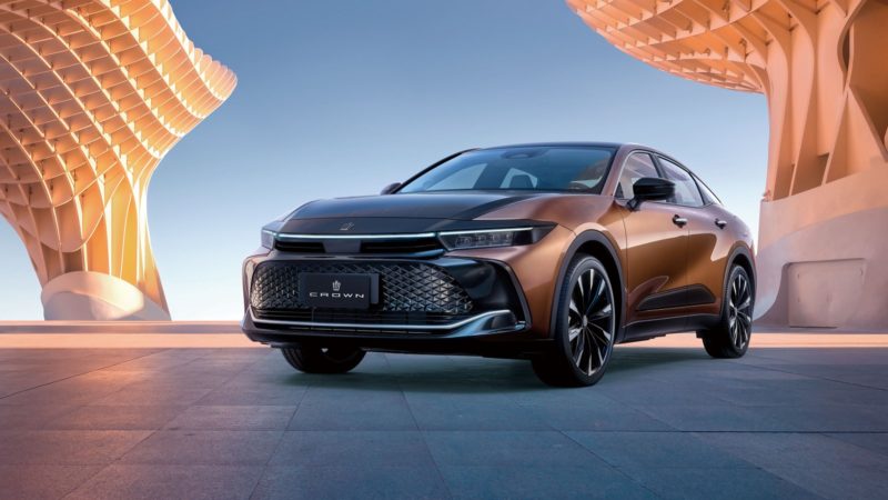 Toyota Crown定價策略奏效 上市首週訂單破千貴族版就佔六成 | 地球黃金線