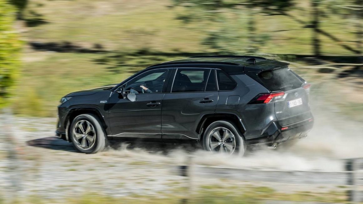 Toyota高層曝RAV4大改方向，維持「勝利方程式」設計變動不大？ | 地球黃金線