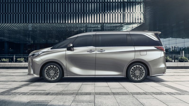 Lexus新世代LM搶先曝光 豪華旗艦MPV化身全球戰略車年底前有望登臺 | 地球黃金線