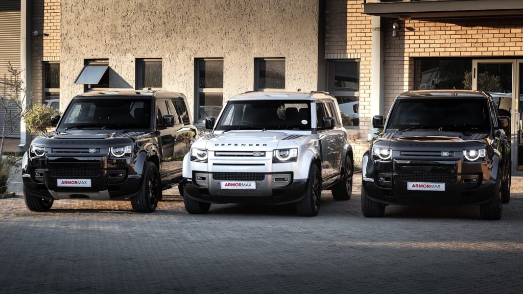 開這台不怕遇到「One Boy衝鋒槍」！ 防彈版Land Rover Defender亮相 | 地球黃金線