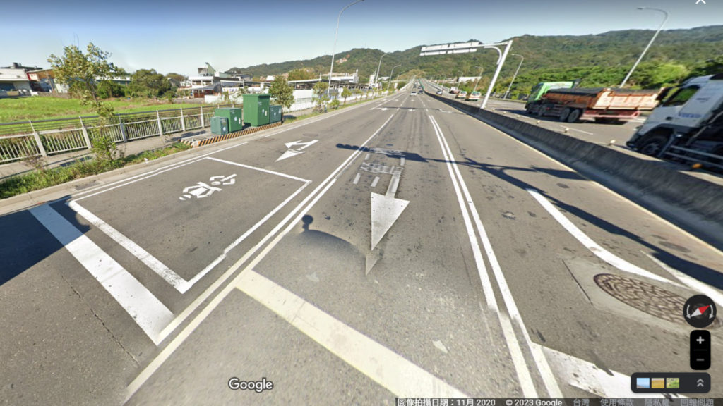 汽車右轉卻被直行機車卡住不能動？ 網：官員設計全民買單 | 地球黃金線