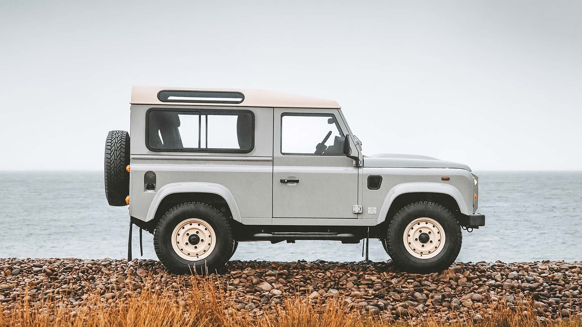 Classic Defender Works V8 Islay Edition限量30台 搭載5.0升V8引擎換算新台幣889萬元起 | 地球黃金線