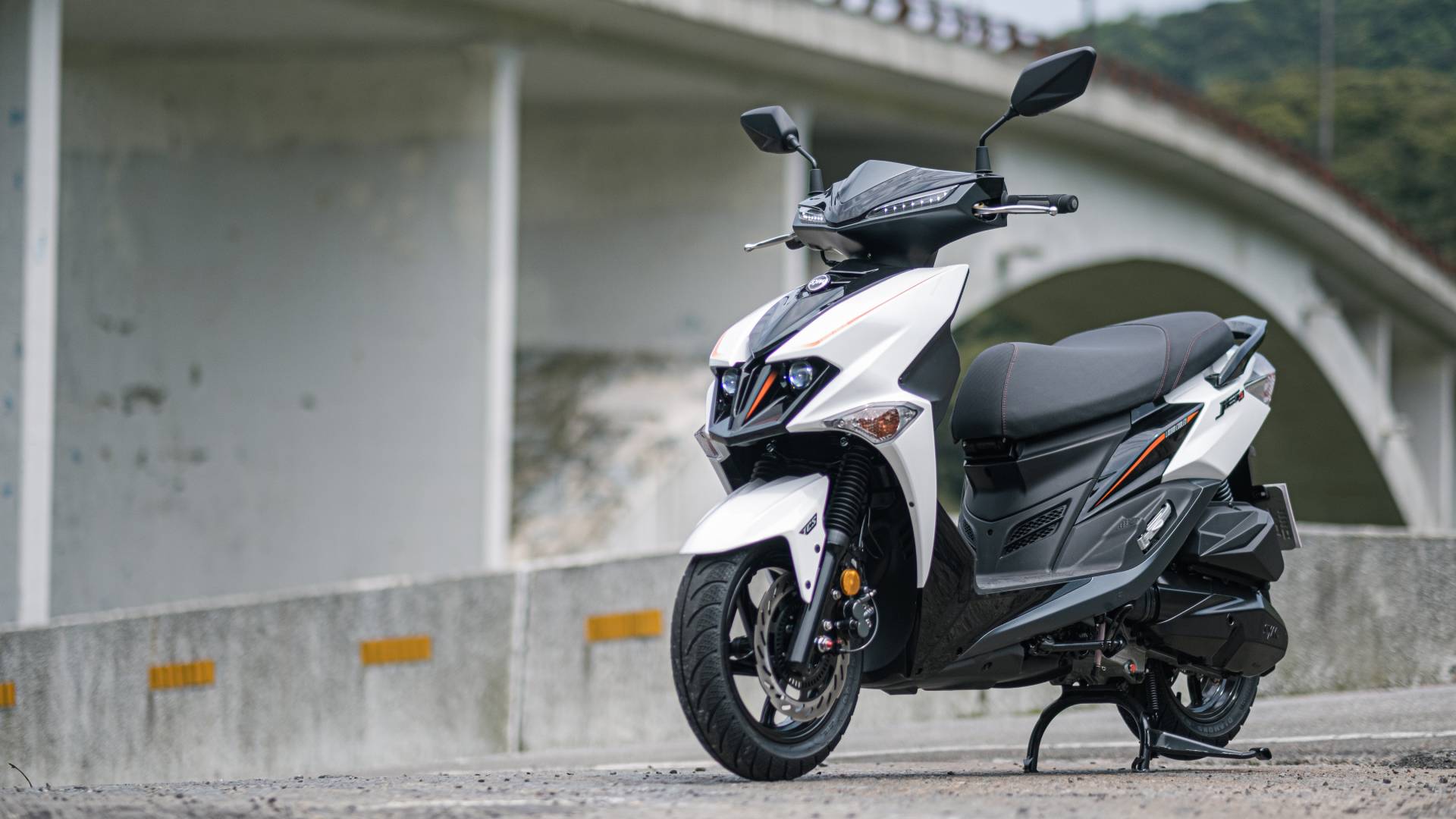 SYM Jet SL小改款導入TCS與新色！ 引擎升級定價不變「光陽壓力山大？」 | 地球黃金線