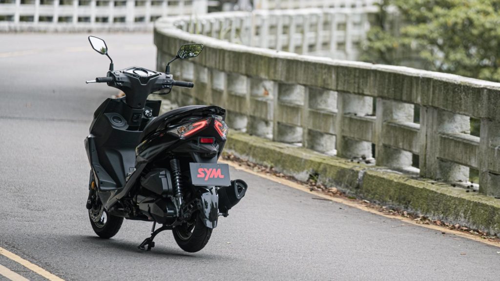 SYM Jet SL小改款導入TCS與新色！ 引擎升級定價不變「光陽壓力山大？」 | 地球黃金線