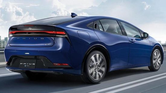 Toyota Prius PHEV讓熱愛跑車的豐田章男都大讚 達人談「3亮點」：最省油跑車！ | 地球黃金線