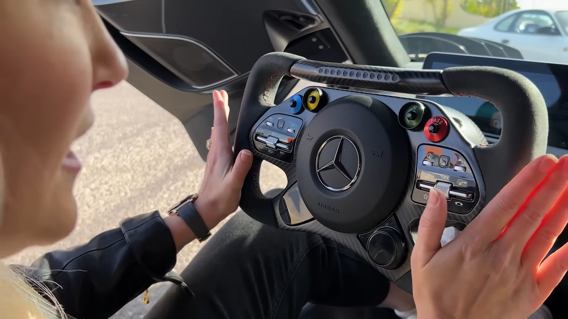 要價8千萬賓士超跑竟連椅子都不能調！ AMG One開啟Race模式會發生什麼事？ | 地球黃金線