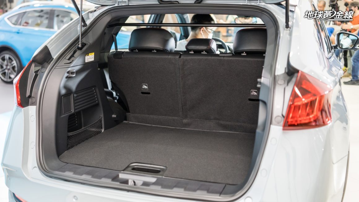 Luxgen U6 Neo 75.8萬起搶攻跨界級距！ 換n⁷風新車頭支援Apple CarPlay | 地球黃金線