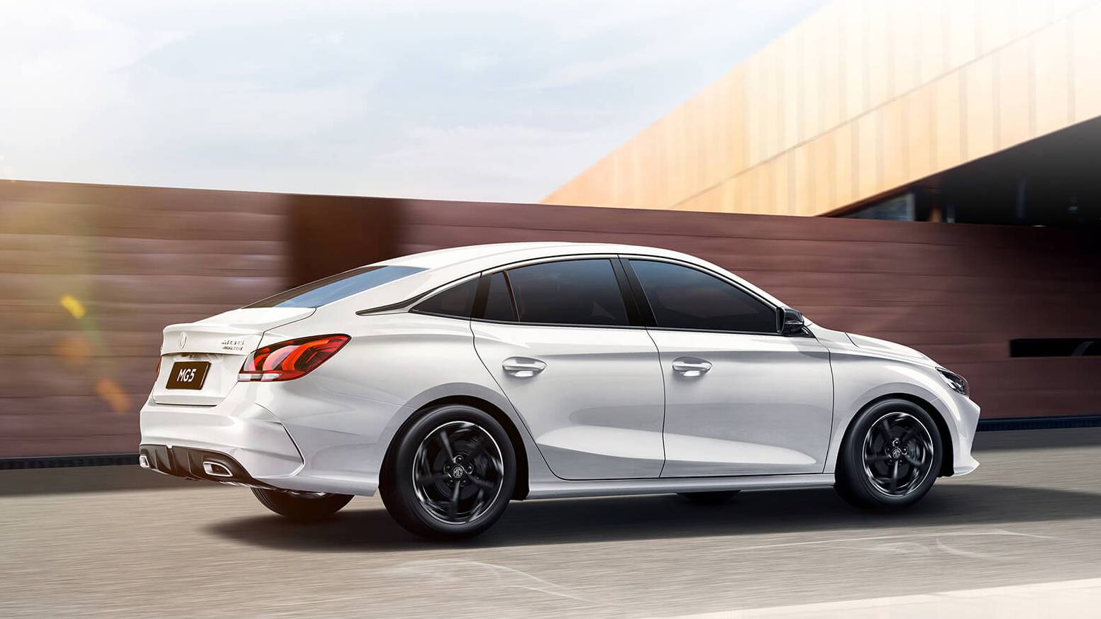 MG5轎跑中國新年式登場！ 頂規1.5渦輪搶攻「中型車級距」43萬內入手 | 地球黃金線