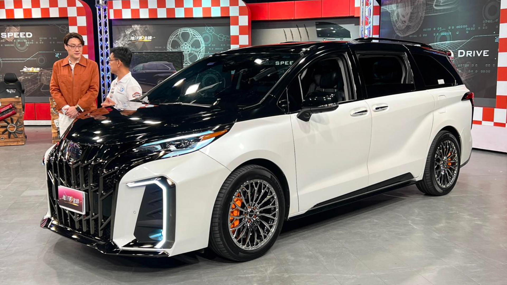 為家人著想的Toyota Sienna改裝範例！ 多樣國外原廠套件無修直上超完整！ | 地球黃金線