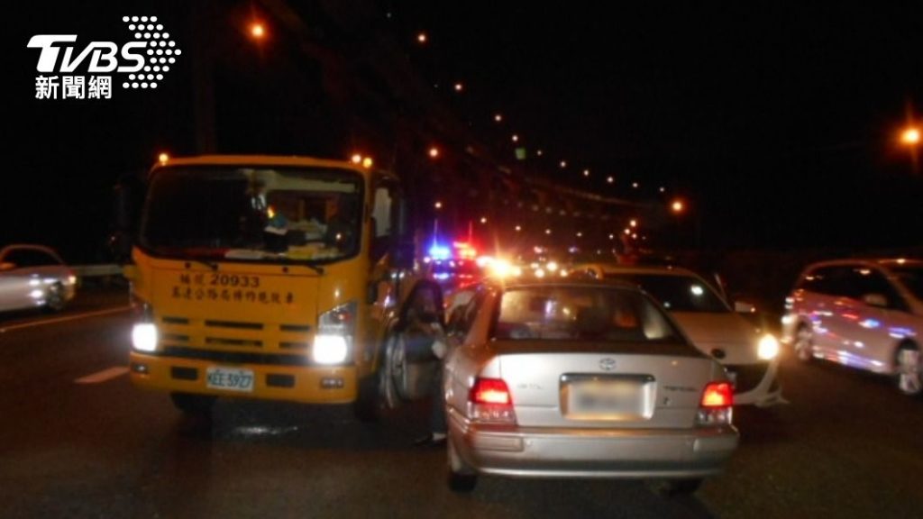7旬老翁「逆向上國1」林口交流道 尖峰時段於南下車道「一路向北」撞3車 | 地球黃金線